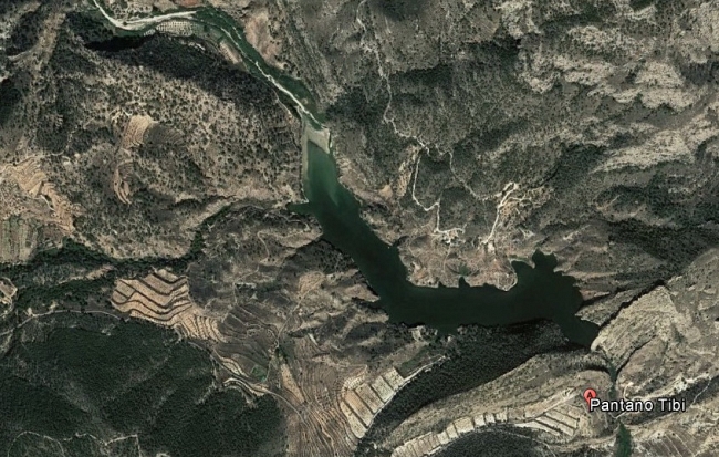 El pantano de Tibi, un paisaje de récord