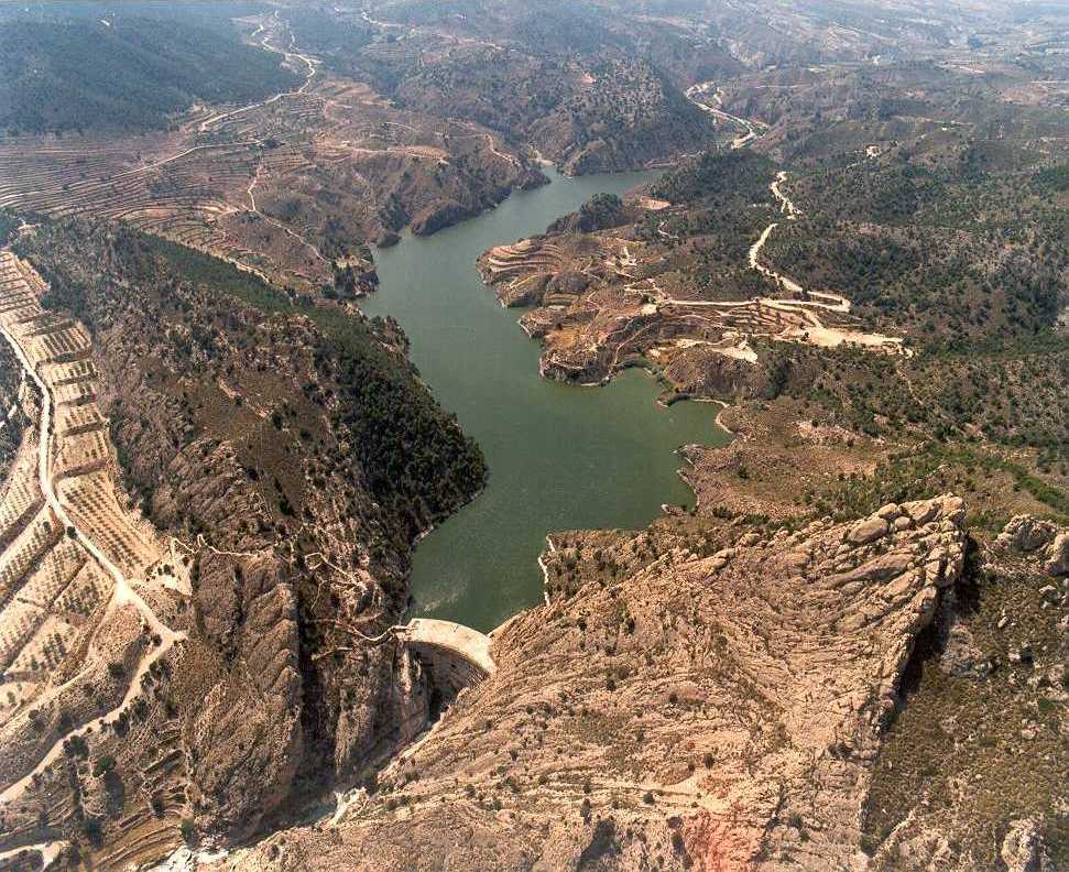 El pantano de Tibi, un paisaje de récord